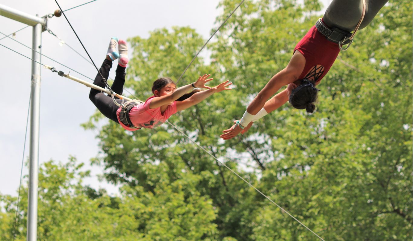 FLYING TRAPEZE PROGRAM