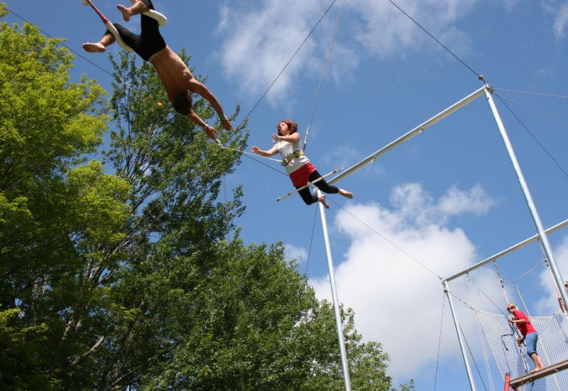 FLYING TRAPEZE PROGRAM